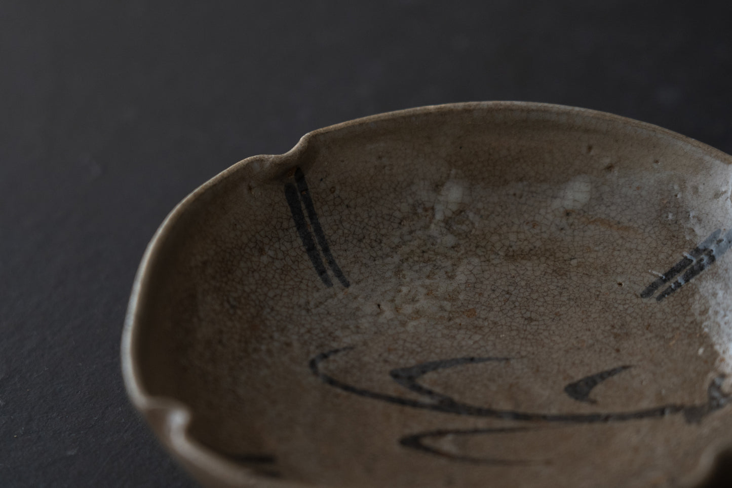 Old Karatsu mukazuke dish with reed pattern
