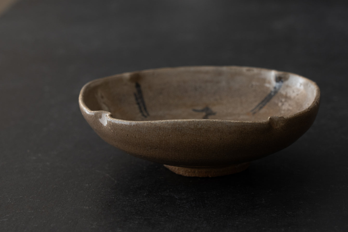 Old Karatsu mukazuke dish with reed pattern