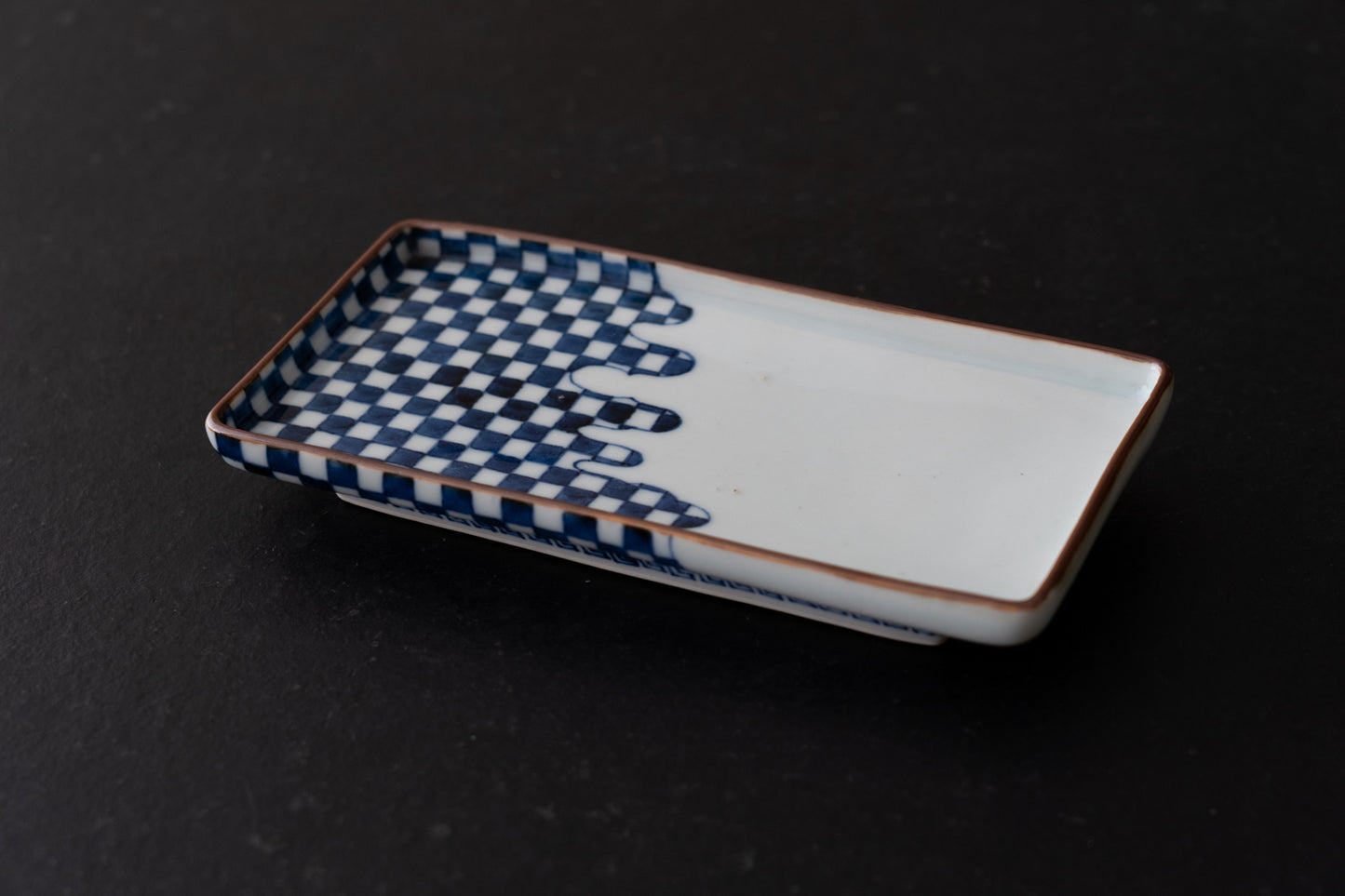 Set of five old Imari long plates with ichimatsu design